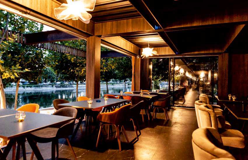 15 Inspiring Restaurant Interior Design and Decor Ideas for 2025 ...